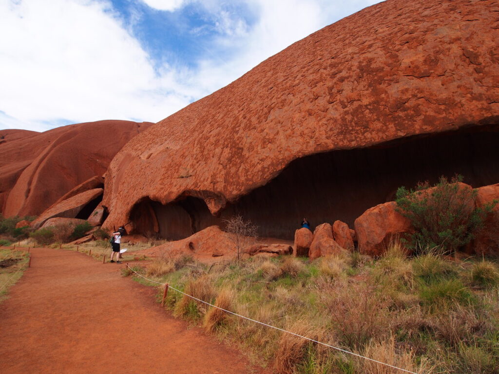 Uluru Ayers Rock : Mystères d'un Monument Naturel | L'Odyssée de la Terre