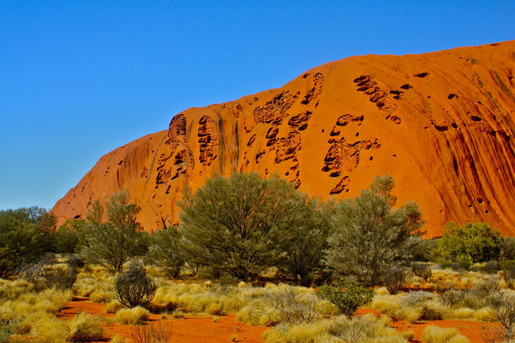 Uluru Ayers Rock : Mystères d'un Monument Naturel | L'Odyssée de la Terre