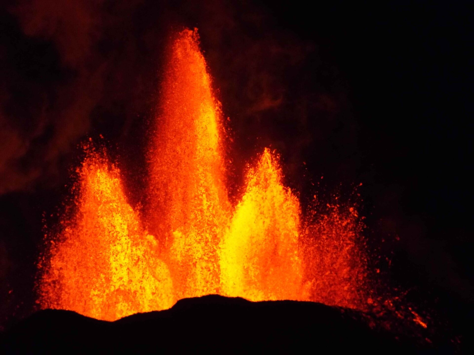C'est Quoi un Volcan ? Formation et Types d’Édifices Volcaniques